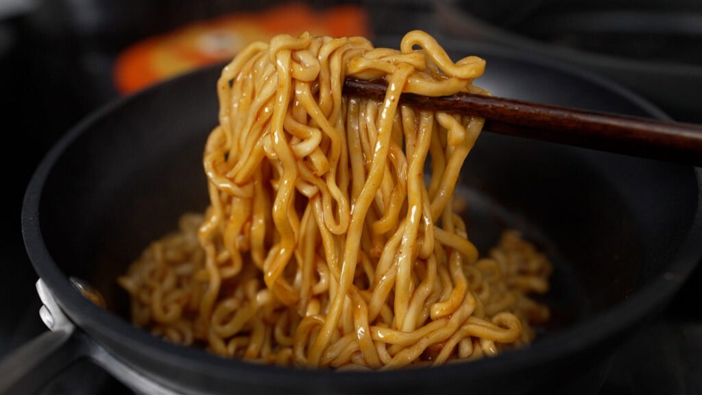 How to Cook Spicy Buldak Noodles | instantramen.com