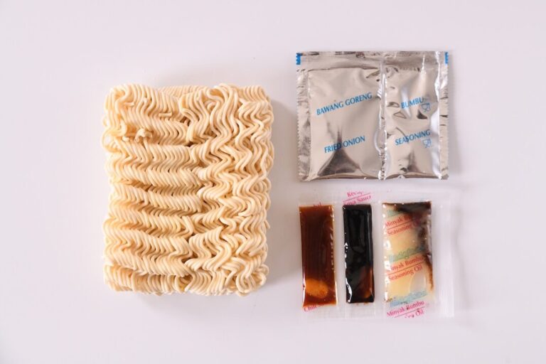 Indomie Mi Goreng Barbeque Chicken Instant Noodles Review | Instant Ramen