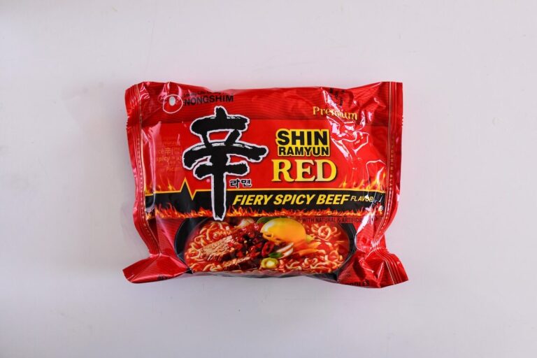 Nongshim Shin Ramyun Red Fiery Spicy Beef Review | Instant Ramen
